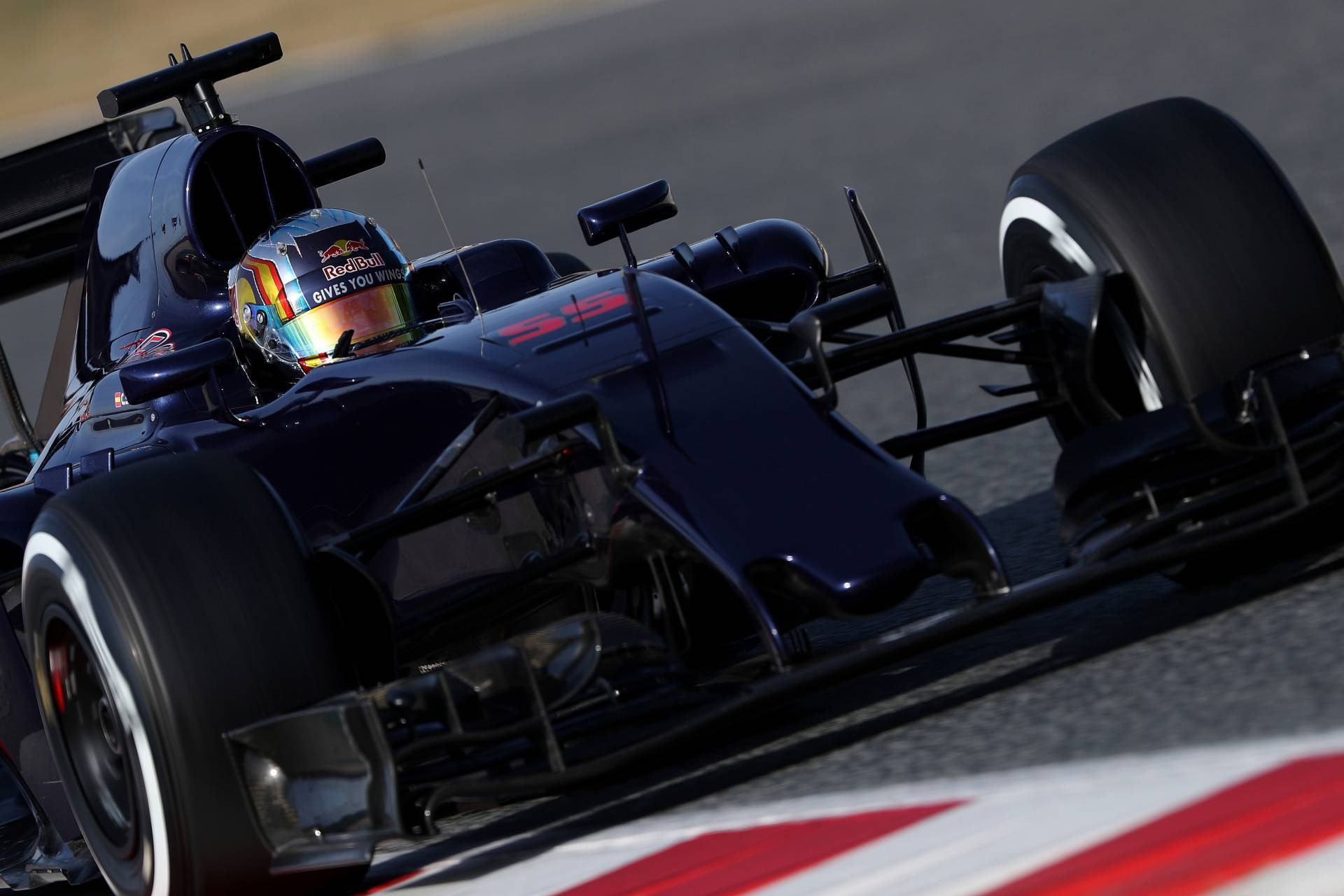 Carlos Sainz completes a marathon on his second test with the STR11