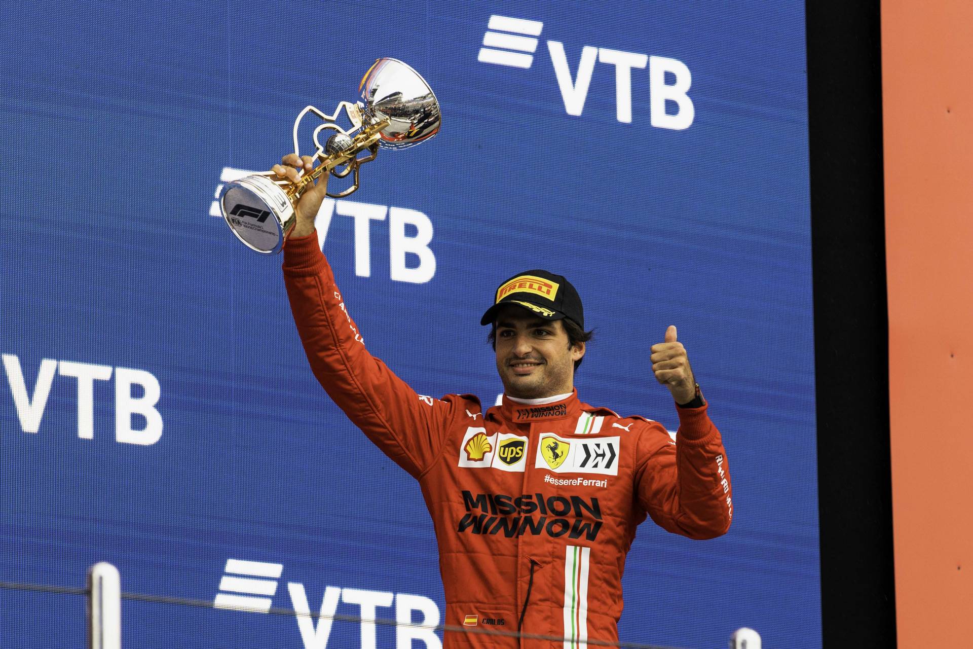 Carlos Sainz scores another podium under the rain at the Russian GP