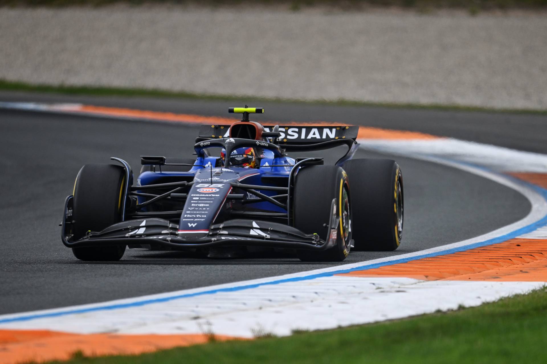 A contact from a rival ruins Carlos Sainz’s race in Zandvoort